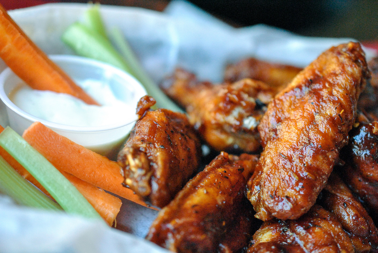 Pair Wine With Your Game Day Wings, And Say Goodbye to Beer Bloat ...