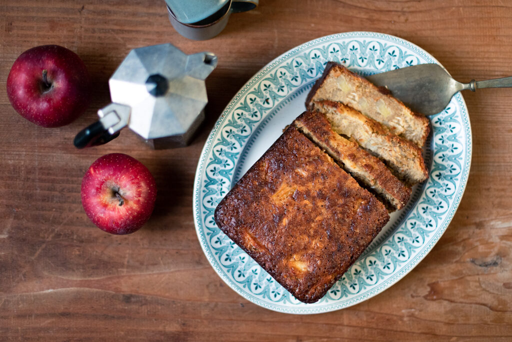 Apple and Oat Breakfast Cake - Wine4Food